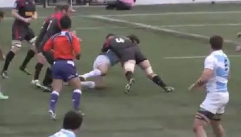 Canadian lock Aaron Flagg nails two Argentines in the same passage of ...
