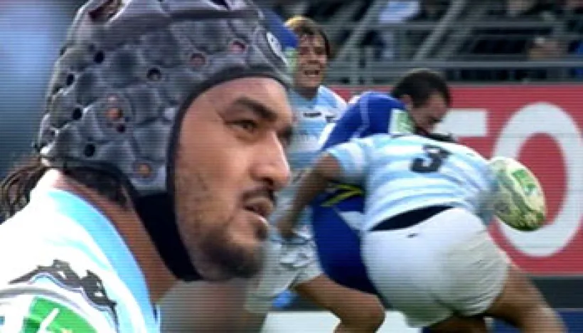 Benoit Baby runs into a brick wall named Mikaele Tuugahala | Rugbydump