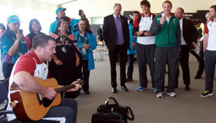 Ireland's Damien Varley provides some airport entertainment | Rugbydump