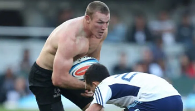 Jean Deysel plays on despite getting jersey ripped by Rene Ranger ...