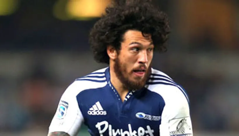 Rene Ranger shows the finger after high tackle by Bundee Aki | Rugbydump