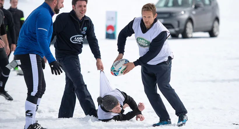 Jonny Wilkinson laces up for the first time in 3 years as he tries his ...
