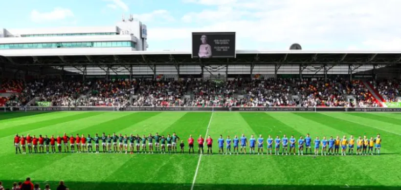 Touching images and videos show rugby paying respect to Queen Elizabeth ...