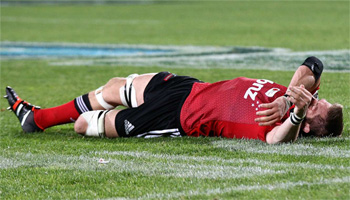 Richie McCaw knocked out cold after getting his head on the wrong side ...