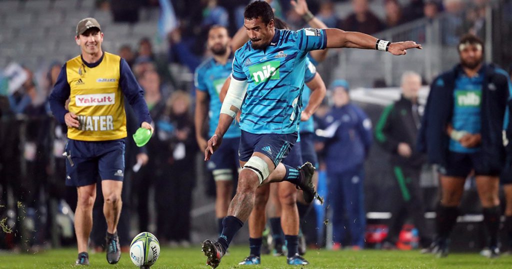 Jerome Kaino attempts conversion kick in his final Blues match Eden ...