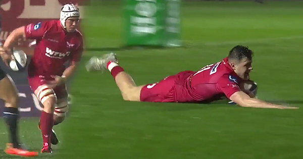 Scarlets' Steff Evans finishes sensational team try in heavy rain ...
