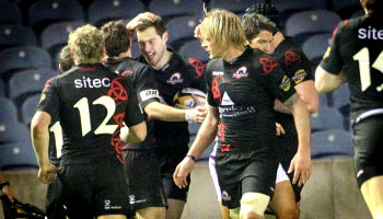 Tim Visser runs around Tommy Bowe to score a great Edinburgh try ...