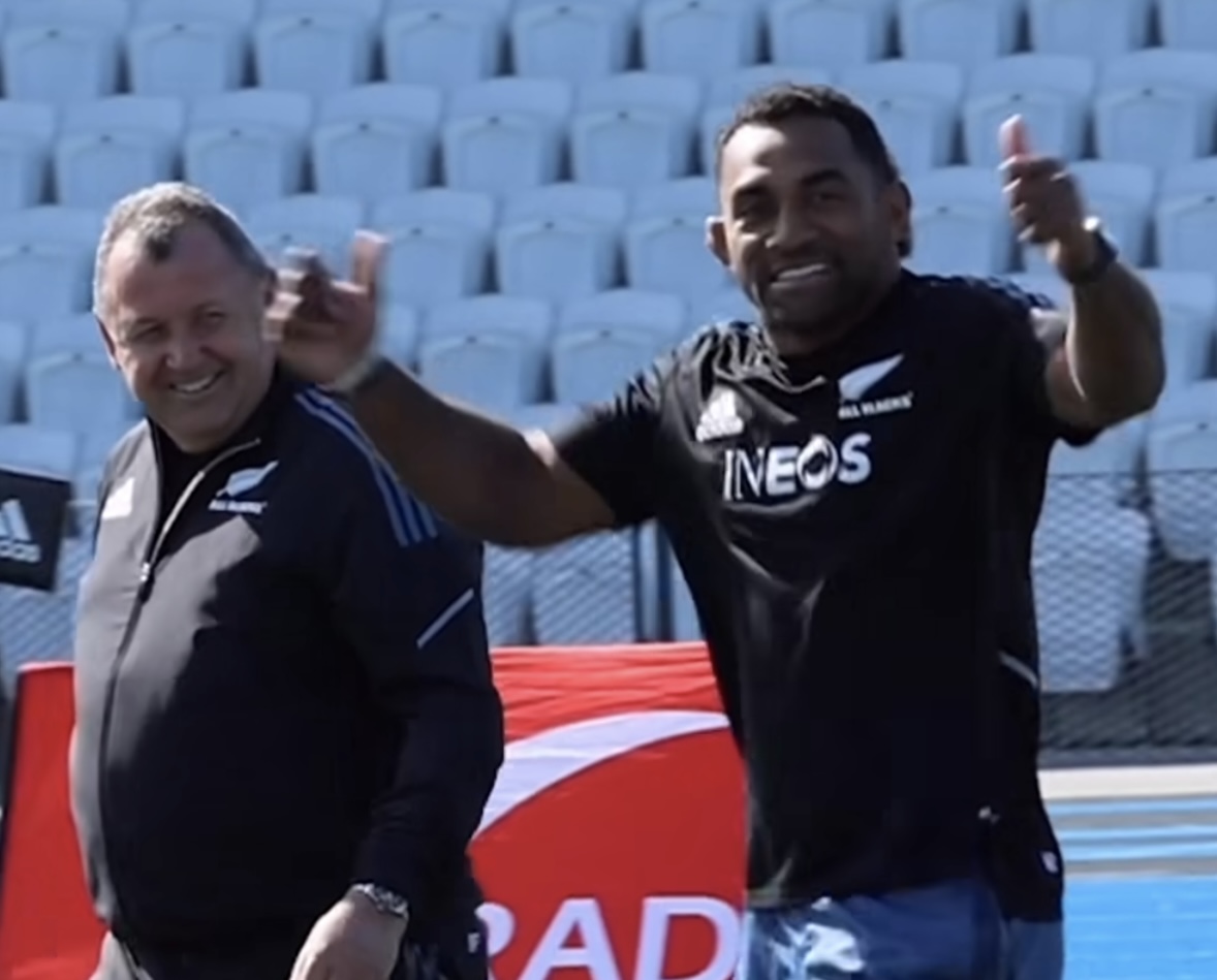 Heart-warming drop goal competition between Foster and Reece goes viral ...