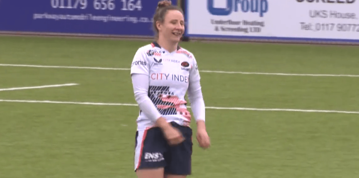 Sarah Mckenna plays crossbar challenge with cheeky drop goal | Rugbydump
