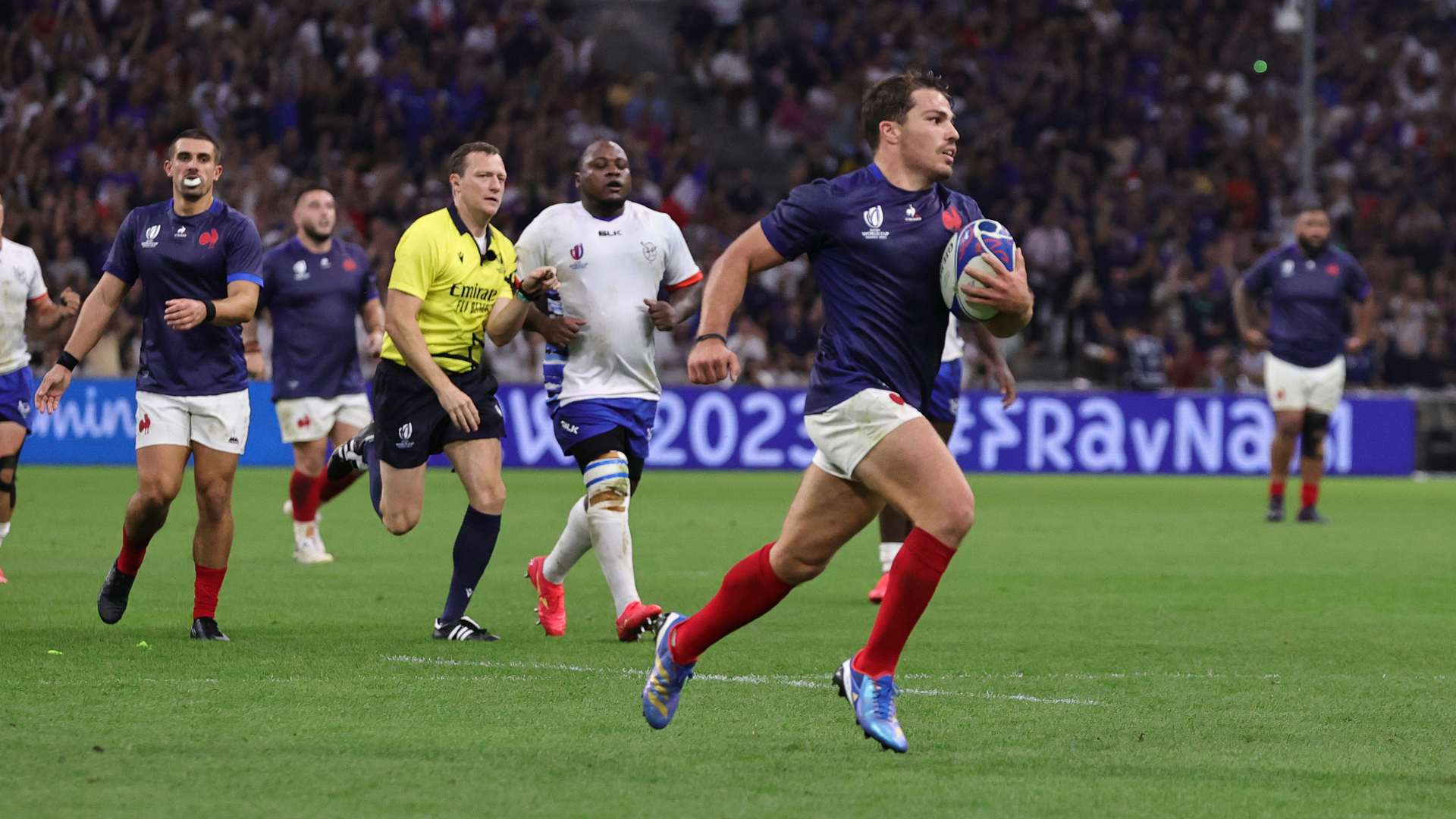 French star Antoine Dupont suffers fractured cheekbone | Rugbydump