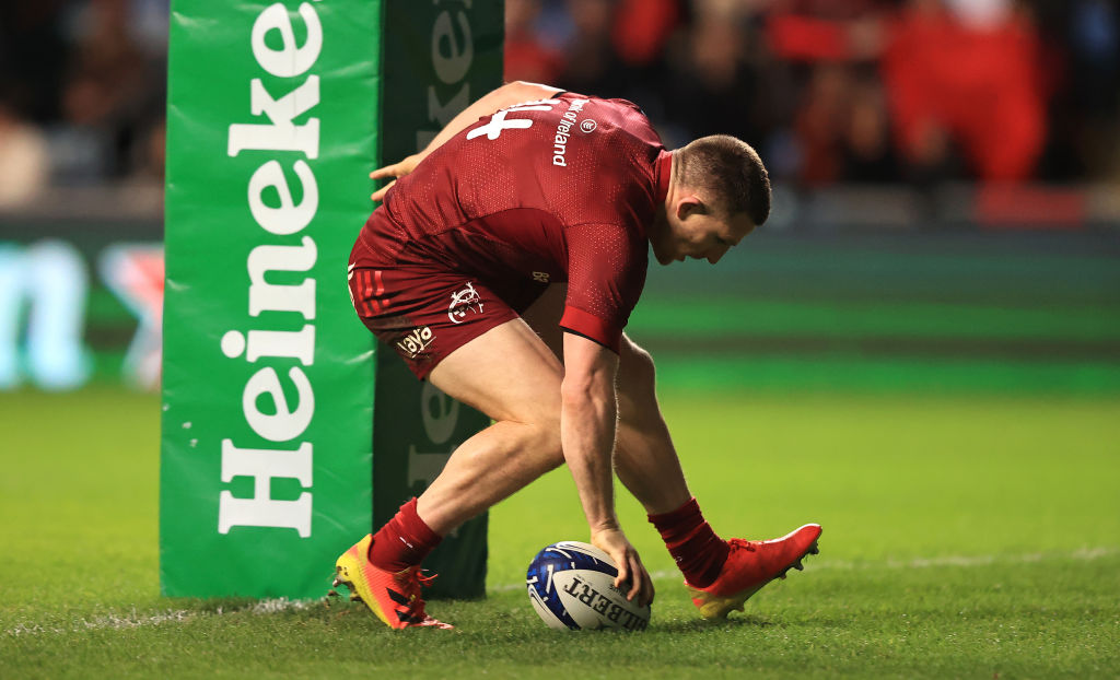 Former Ireland winger announces retirement after battle with knee ...