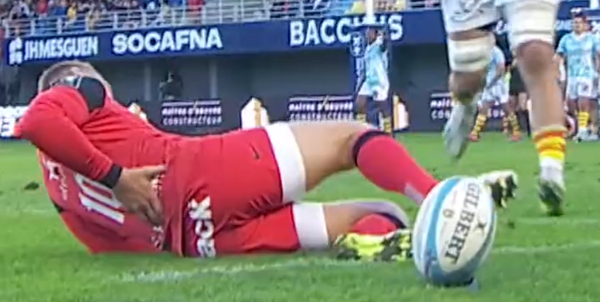 Horrible scenes as Dan Biggar collapses on the field | Rugbydump