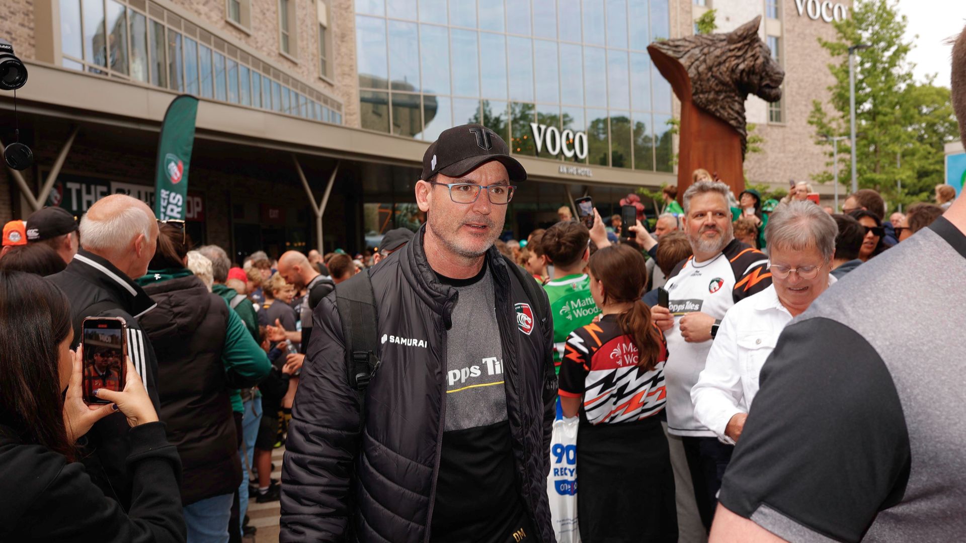 Leicester Tigers sack coach with iconic international coach a favourite ...